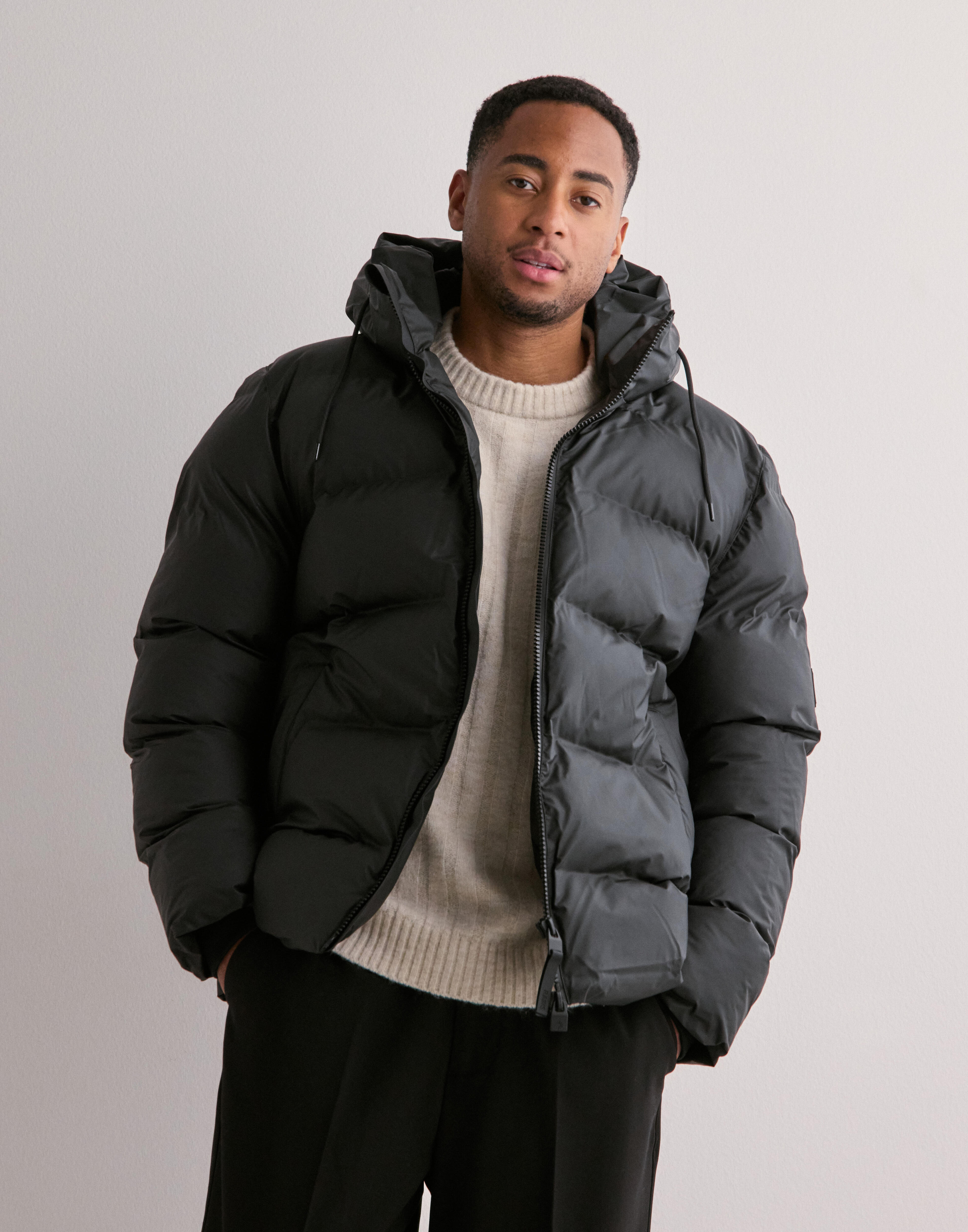 Köp Rains Alta Puffer Jacket W3T3 - Black | NLYMAN
