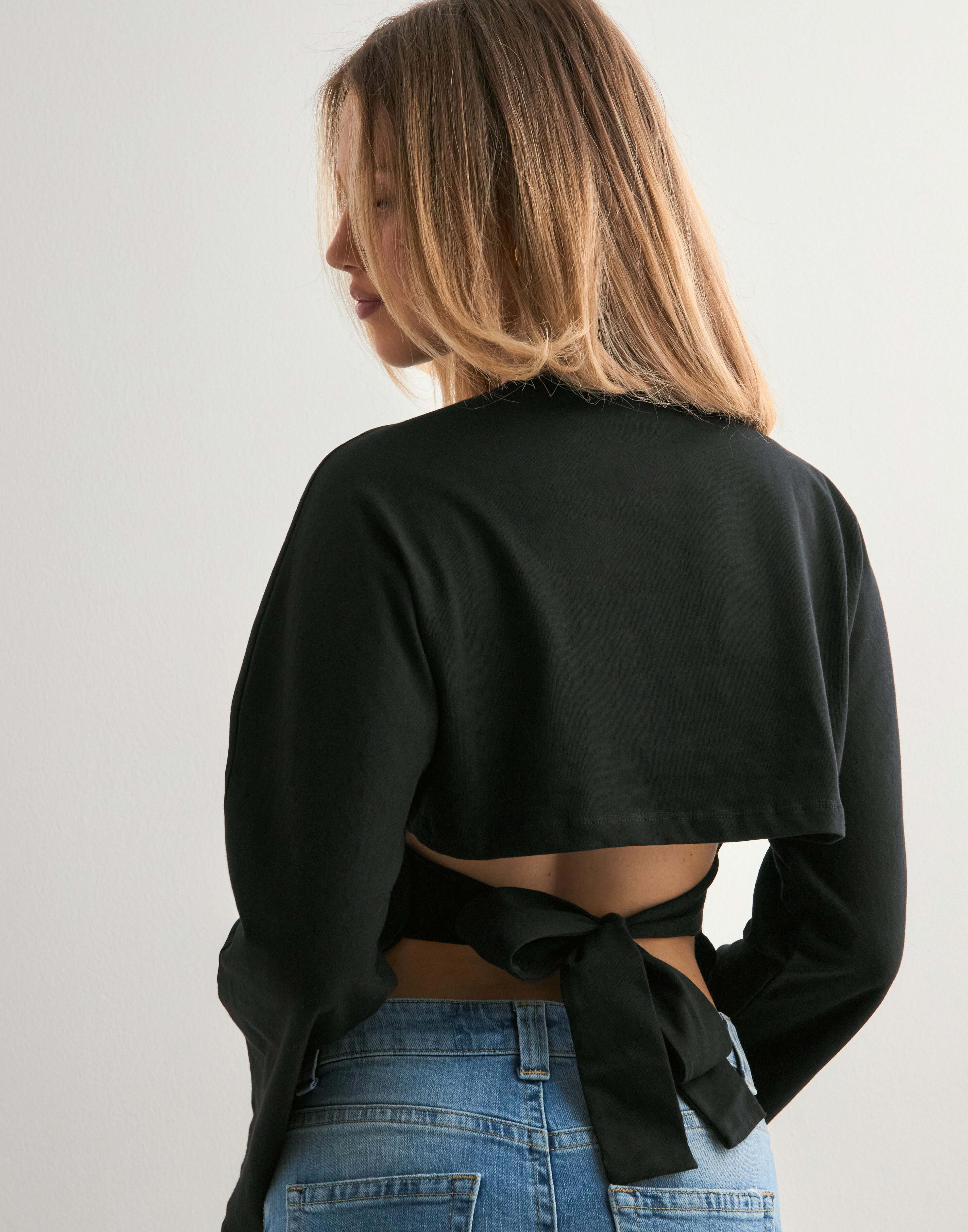 Kjøp Nelly Open Back Tie LS Top - Black | Nelly.com