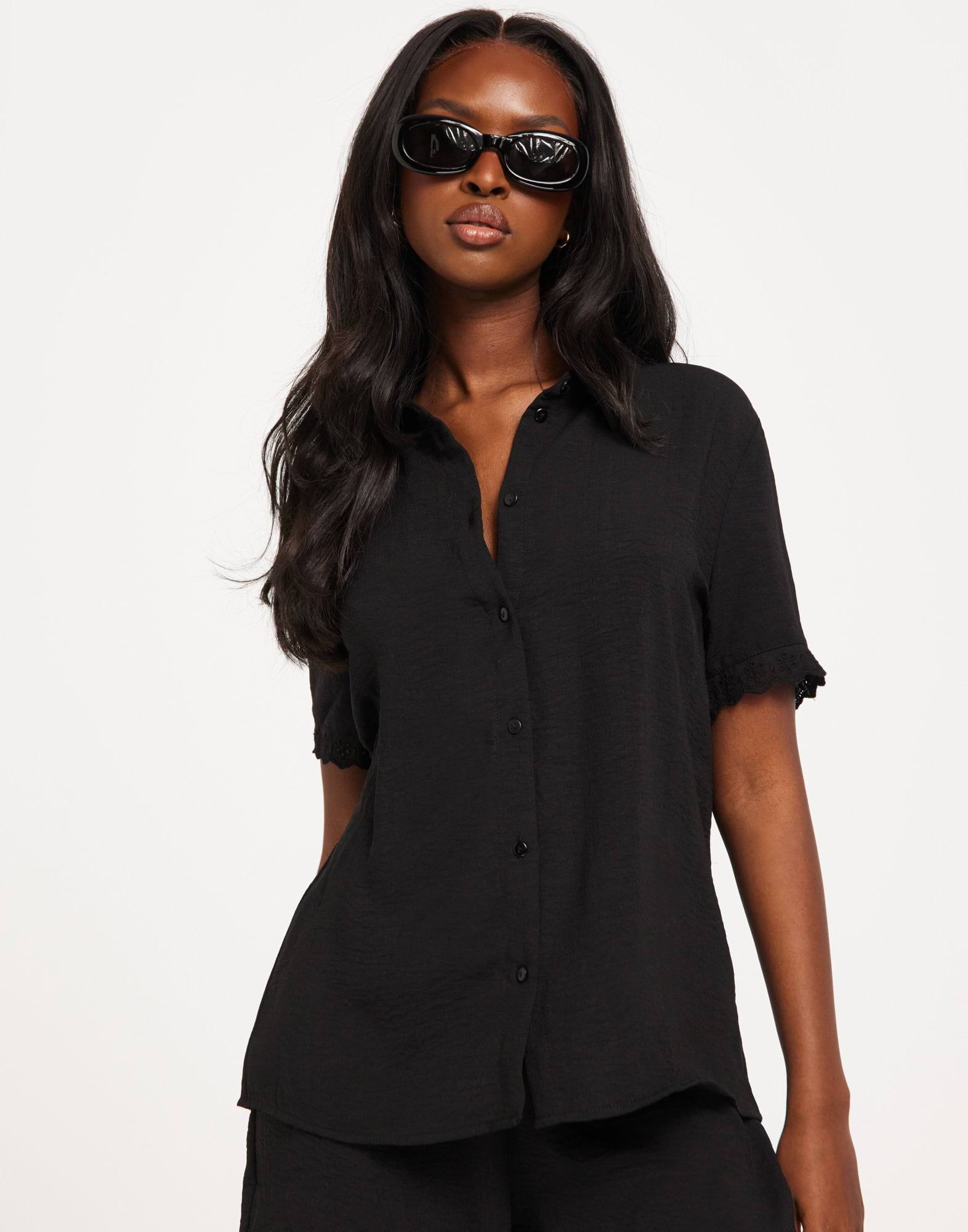 Osta JDY JDYRACHEL S/S LACE SHIRT WVN - Black | Nelly.com