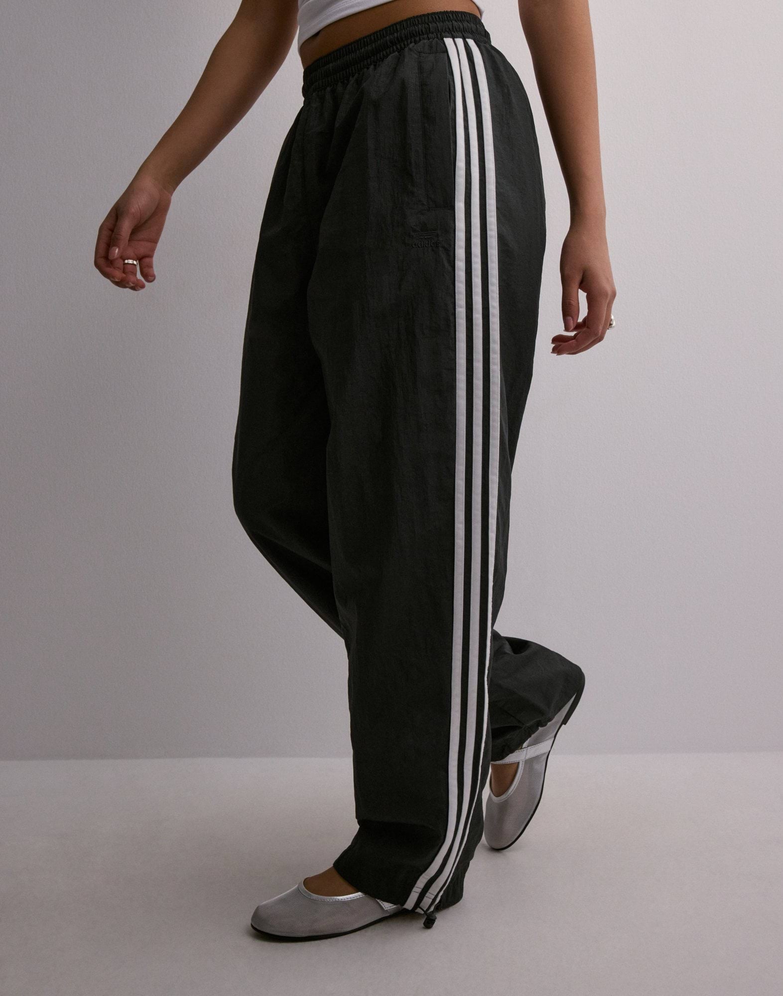 Køb Adidas Originals CS WOVEN PANTS - Black | Nelly.com